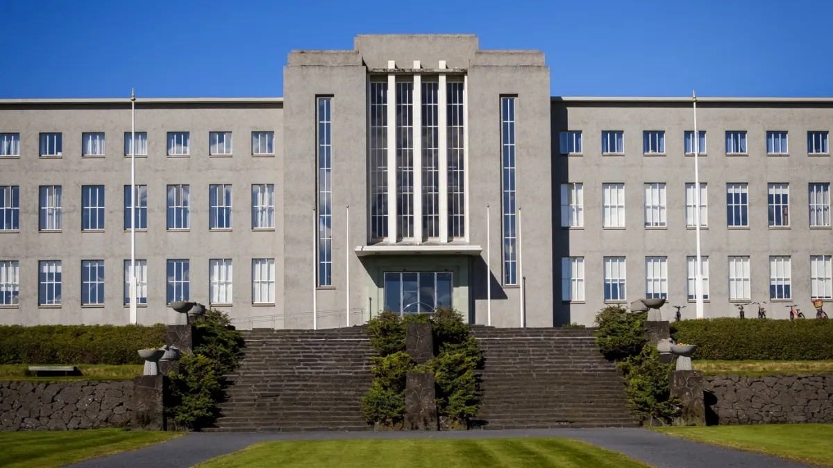 Iceland’s negative spillover effects based on consumption and import ...