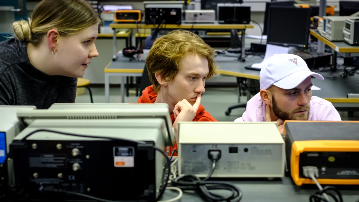 Visiting professors among the most influential research scientists in ...